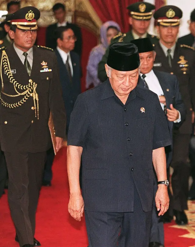 Pembantaian 'dukun santet' 1998-1999 di Banyuwangi: 'Ada tanda silang, lampu tiba-tiba mati, dan ...