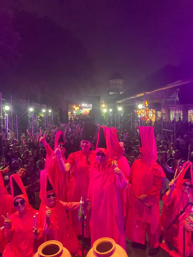 Mother Bank: Kisah emak-emak Majalengka melawan jeratan rentenir - BBC ...