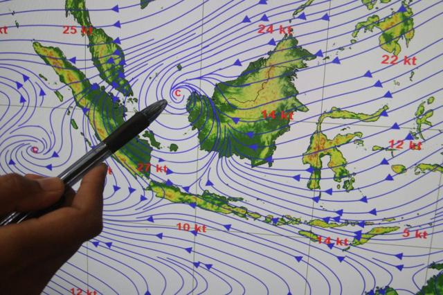Tornado Bandung: Angin kencang di Rancaengkek, Jawa Barat: Tornado atau ...