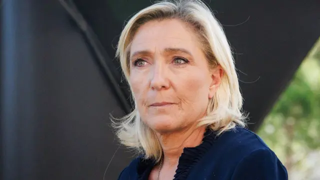 Marin le pen store