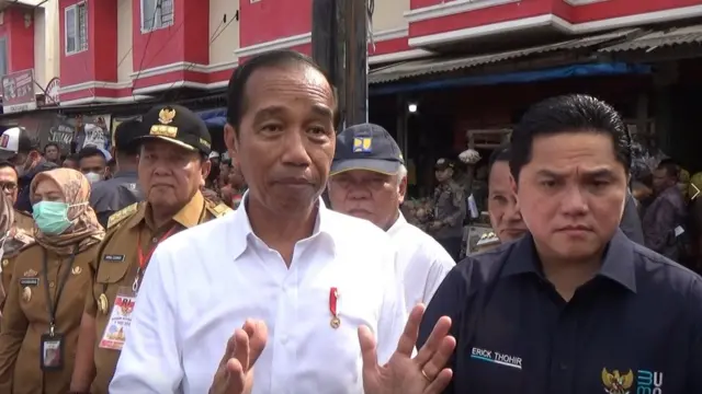 Presiden Jokowi ambil alih perbaikan jalan di Lampung, pengamat nilai itu 'tamparan buat ...
