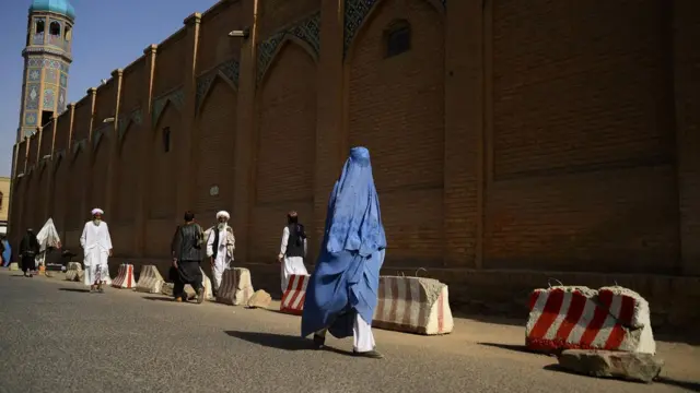 زنان افغانستان؛ چرا زنان قربانی تجاوز در جایگاه متهم مینشینند؟ Bbc