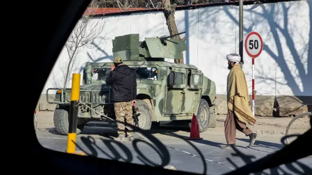 طالبان في أفغانستان الحكومة تمنع النساء الأفغانيات من العمل لدى