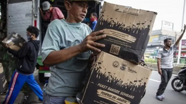 Mensos Juliari Batubara diduga korupsi bansos: Pemerintah lakukan evaluasi, pegiat sebut 'semua ...