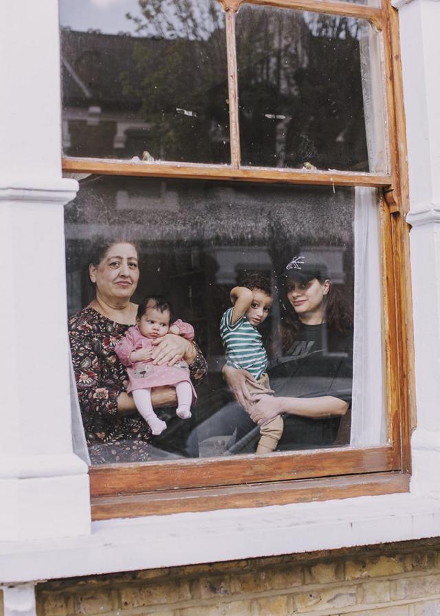 Virus corona dan lockdown: Kisah fotografer yang menemukan keintiman dengan para tetangganya ...