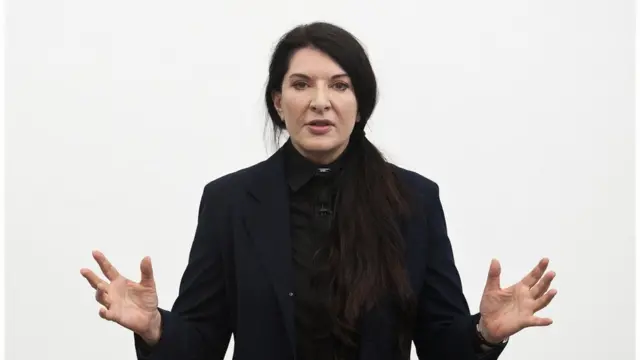 Хто така Марина Абрамович - BBC News Україна