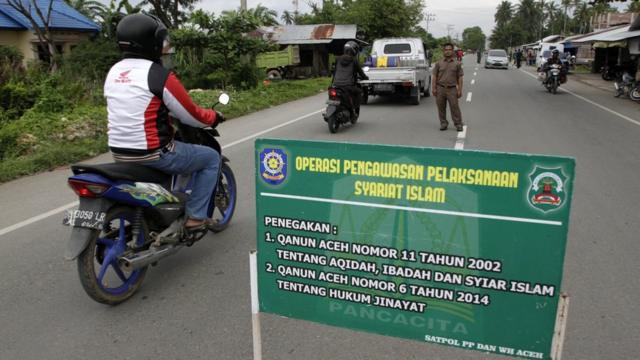 Razia celana ketat di Aceh melibatkan polisi militer, 42 orang ditangkap - BBC News Indonesia
