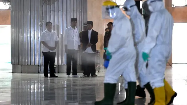 Virus corona: MUI keluarkan fatwa penyelenggaraan ibadah di tengah wabah Covid-19 - BBC News ...