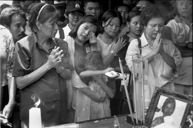 Kerusuhan Mei 1998: ‘26 tahun masalah kekerasan seksual terhadap perempuan Indonesia disangkal ...