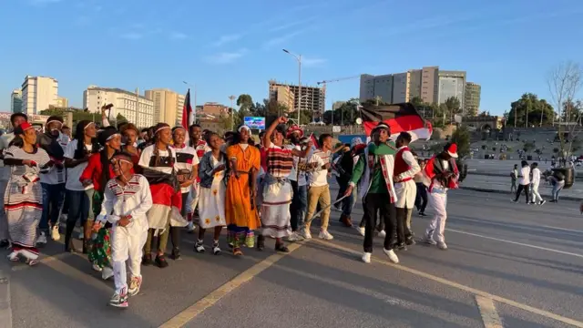 Suurawwan jala bultii ayyaana Irreechaa magaala Finfinneerraa - BBC ...