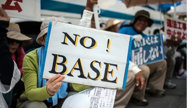 米軍基地の撤退を求める抗議行動