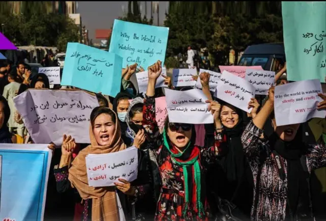 همزمان با «بازداشت زنان به خاطر حجاب، جبهه آزادی از حمله به ماموران