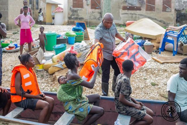 Ghana flood: Flood displace over 4000 residents for Ghana - BBC News Pidgin