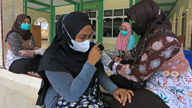 Apa itu Omicron: Hal-hal yang sejauh ini perlu diketahui tentang varian baru virus corona - BBC ...