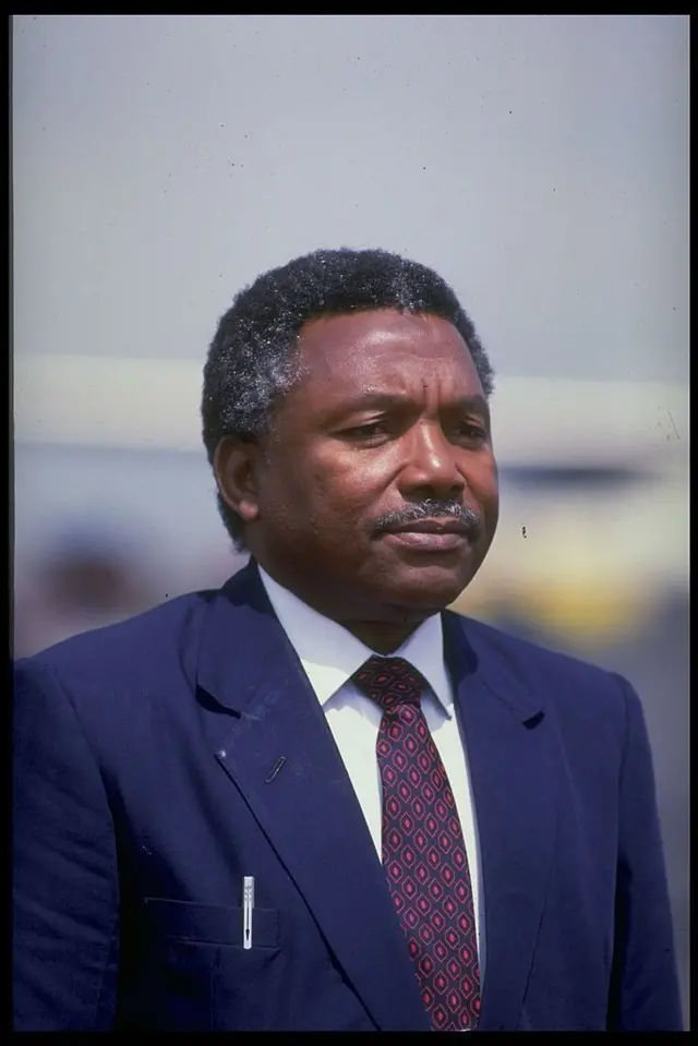 Ali Hassan Mwinyi: Kutoka kusaka ushekhe mpaka kupata urais - BBC News ...