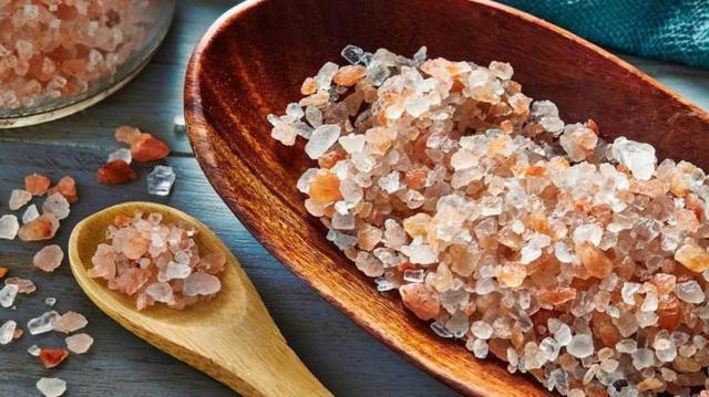 Nutrition : quel est le meilleur type de sel pour votre santé ? - BBC ...