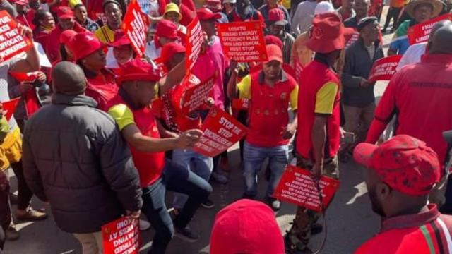 South Africa protest: In fotos, nationwide strike hit South Africa ...