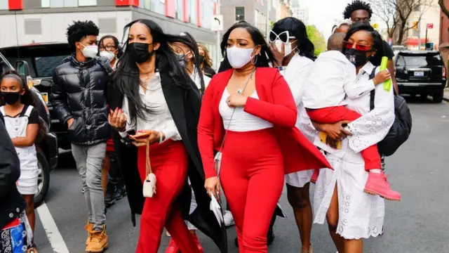 DMX casket: Pictures from Earl "DMX" Simmons memorial service - BBC ...