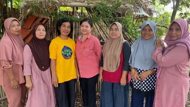 Mother Bank: Kisah emak-emak Majalengka melawan jeratan rentenir - BBC ...