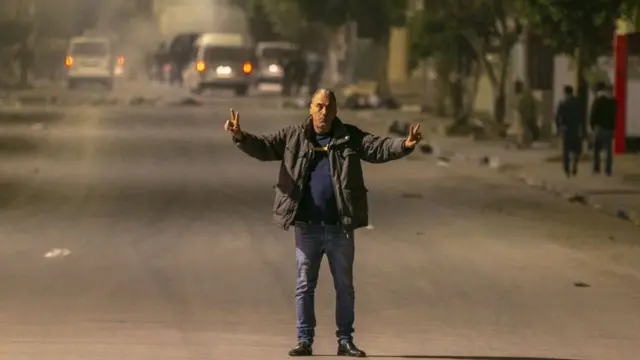 الثورة التونسية هل تفشل الطبقة السياسية في احتواء الاحتجاجات المتزامنة