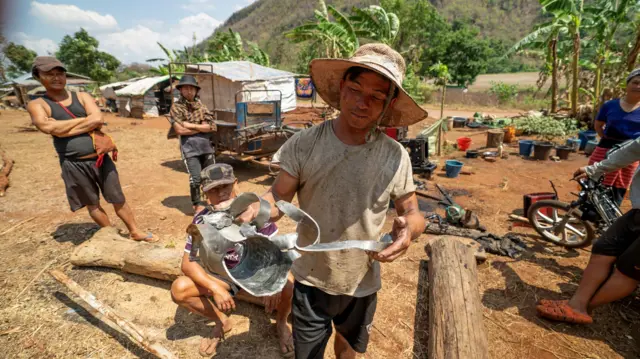 Militer Myanmar menjanjikan gencatan senjata setelah gempa, tapi mereka ingkar lagi dan lagi ...
