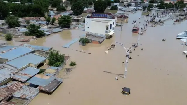 Flood in Maiduguri: ‘Di victims no fit be less dan two million ...
