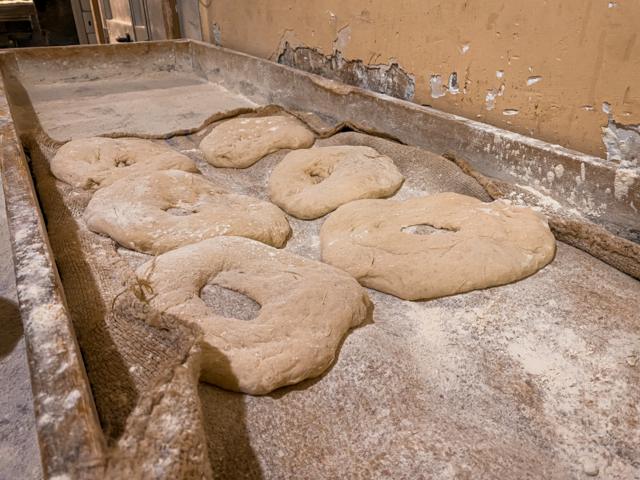 Conheça o Ftira, pão feito da mesma forma há mais de 500 anos em Malta ...