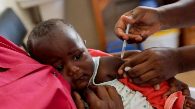 Malaria vaccine: Cameroon start world first malaria vaccine roll-out ...