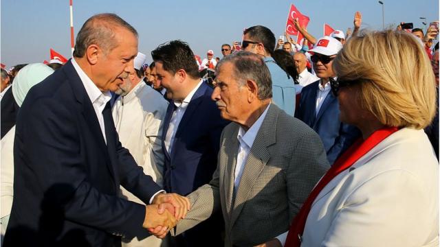 Yıldırım Akbulut: Eski başbakan 86 yaşında hayatını kaybetti - BBC News ...