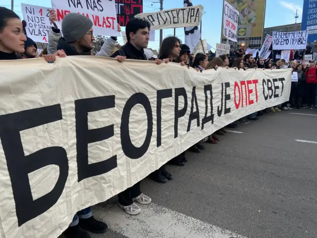 Protesti u Srbiji: Stala Slavija u Beogradu, blokada i u Nišu - BBC ...