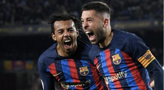 To ko Barcelona ta hau turbar lashe La Liga na bana ne? - BBC News Hausa