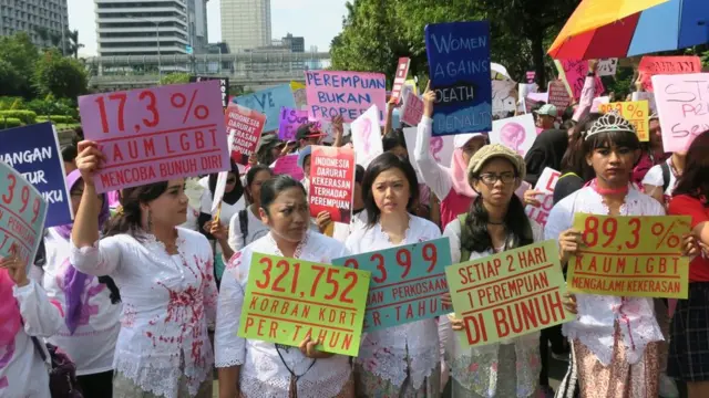 Pawai Perempuan serukan ‘hapus kekerasan dan diskriminasi’ di Indonesia - BBC News Indonesia