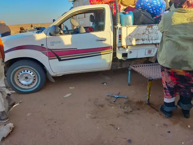 حرب السودان تُركنا أنا وإخواني وأمي الميتة في الصحراء خلال رحلة