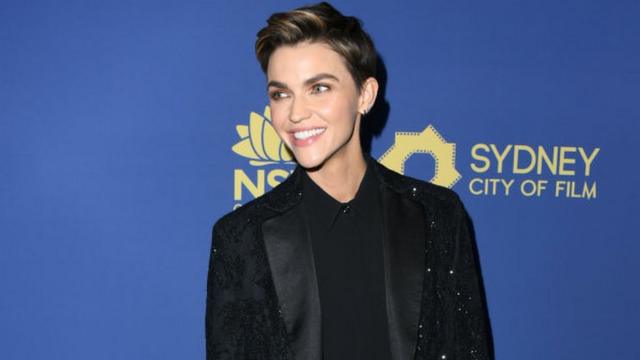 Non-binary: Five celebrities wey dem dey call They/Them - BBC News Pidgin