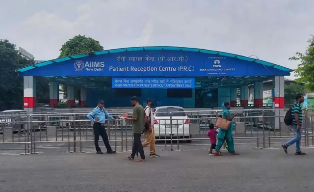 17 वर्षांच्या मुलाच्या पोटावर होते पाय आणि नितंब, AIIMS मध्ये यशस्वी ...