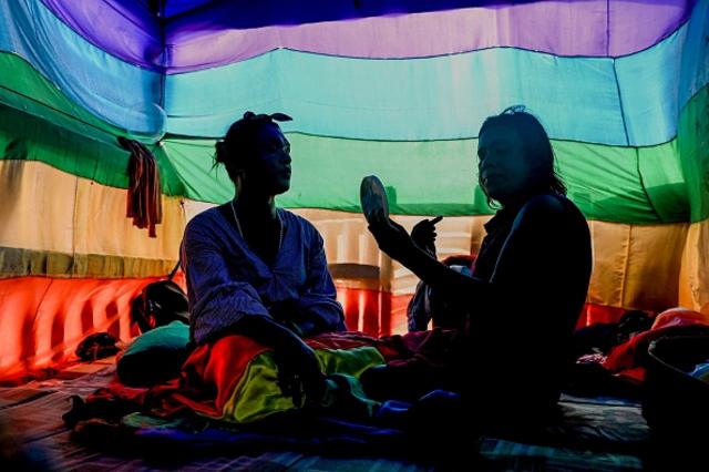 LGBTQ+ :දේදුණු සැමරුමේ ඉතිහාසය කෙටියෙන් - BBC News සිංහල