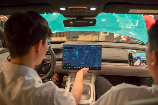Xiaomi SU7: Çinli telefon şirketi ilk elektrikli otomobiliyle Apple’dan ...