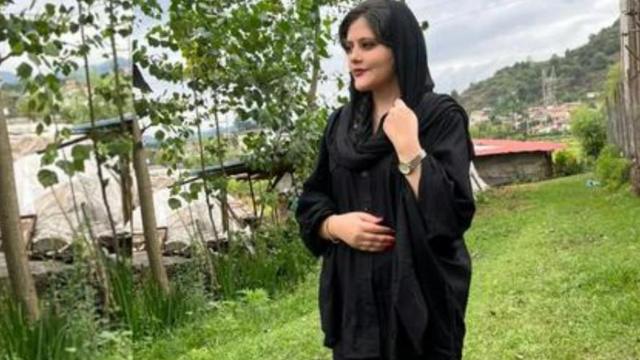 Aksi protes di Iran usai tewasnya Mahsa Amini menyebabkan puluhan orang ...