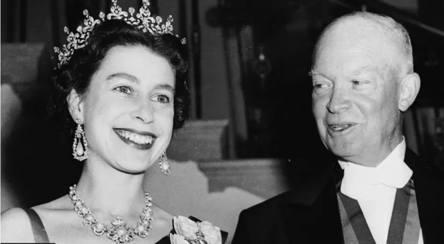 အမေရိကန်သမ္မတက ဗြိတိန်နန်းတက်ပွဲကို ဘာလို့မတက်ခဲ့လဲ - BBC News မြန်မာ