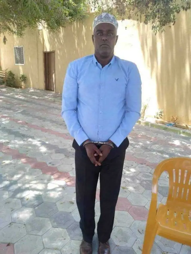 Wasiir ku-xigeen hore oo isaga katiinadeysan laga soo dejiyay garoonka ...