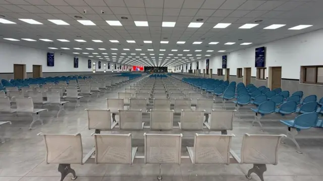 Passage du pont Allenby : la frontière entre la Cisjordanie et la ...