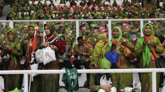 Pilgub Jatim: Persaingan tiga perempuan Nahdliyin – Apakah Risma dan Luluk akan ‘menggerogoti ...