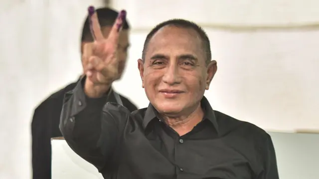 Quick count Pilkada 2024: Mengapa jagoan PDIP keok di ‘kandang banteng’ Jateng dan Sumut? - BBC ...