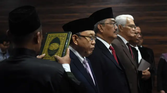 Pilpres 2024: Majelis Kehormatan MK gelar sidang etik perdana - Apa dampaknya pada putusan batas ...