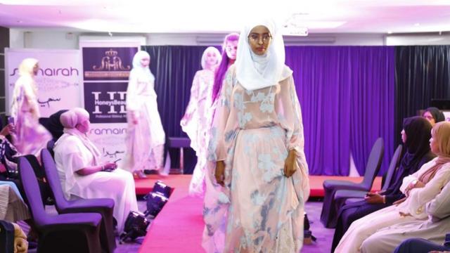 Gabdhaha Soomaalida iyo xayeysiinta dharka - BBC News Somali