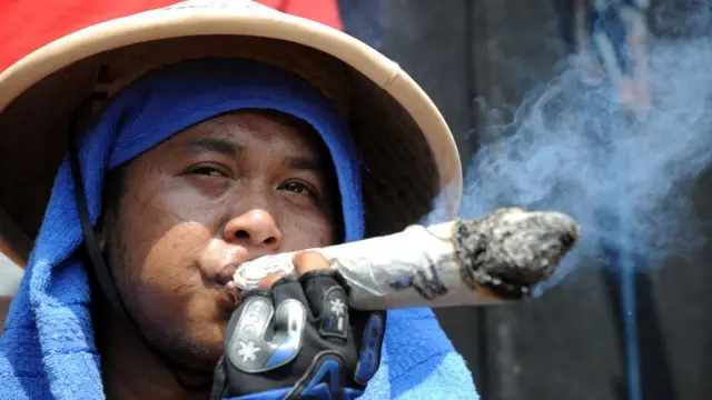 Perokok versus Djarum dan Gudang Garam: Pemerasan atau hak konsumen ...