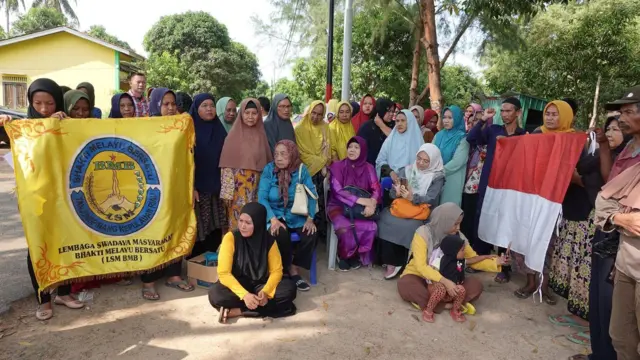 Rempang: ‘The Power of Emak-emak’ melawan relokasi - ‘Kami tak ada senjata, kami taruhan nyawa ...