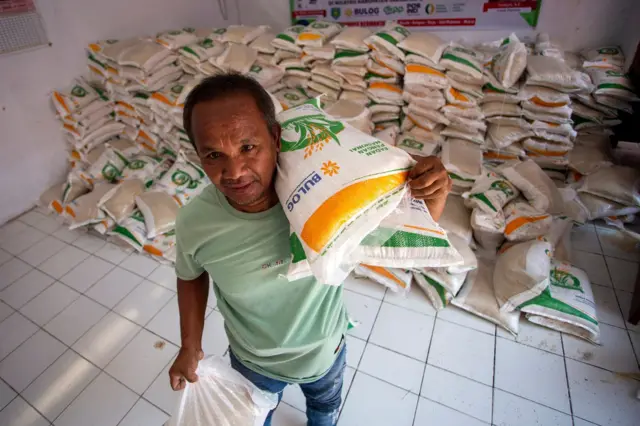 APBN: Warisan utang pemerintahan Jokowi untuk pemerintahan Prabowo, ekonom peringatkan 'Kita ...