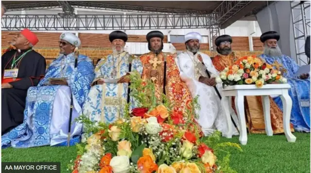 Ayyaana Masqalaa: Kabaja daamaraa Finfinnee fi Adaamaa suuraadhaan ...