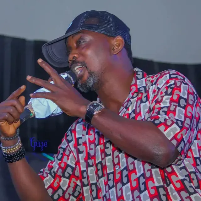 Ṣé lóòótọ́ ni àwọ́n jàǹdùkú kọlu Alabi Pasuma lóde eré ní Ikire? - BBC ...